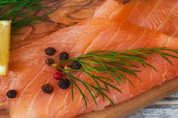 Chilli infused gin liqueur Salmon with yogurt & mint dressing – Gin Bothy